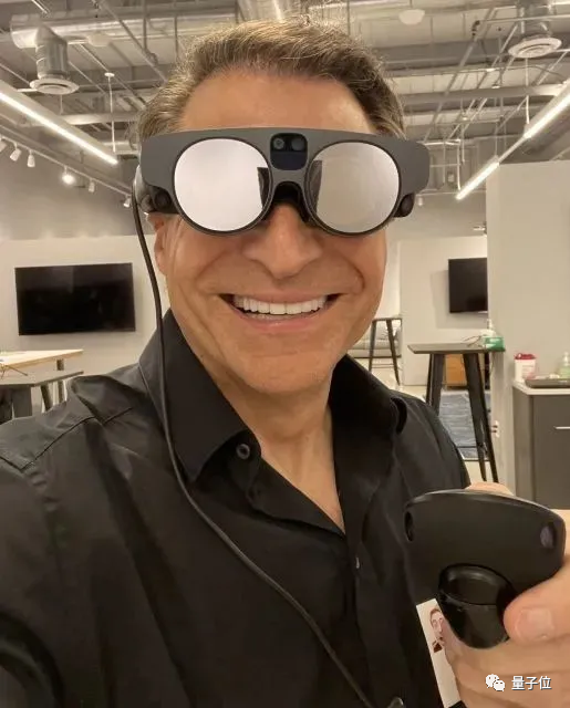 Magic Leap 2实测出炉：视场角增大20度，重量减轻20%，透光率低至0.3%让AR特效更逼真 - 知乎