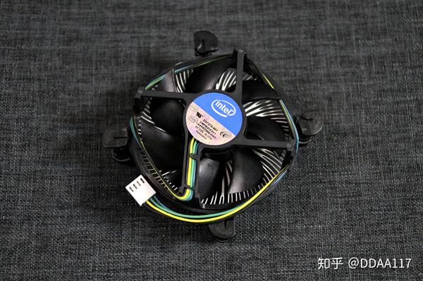 【有趣】第42期：英特尔的原装散热器是个什么鬼？散热能力实测 - 知乎