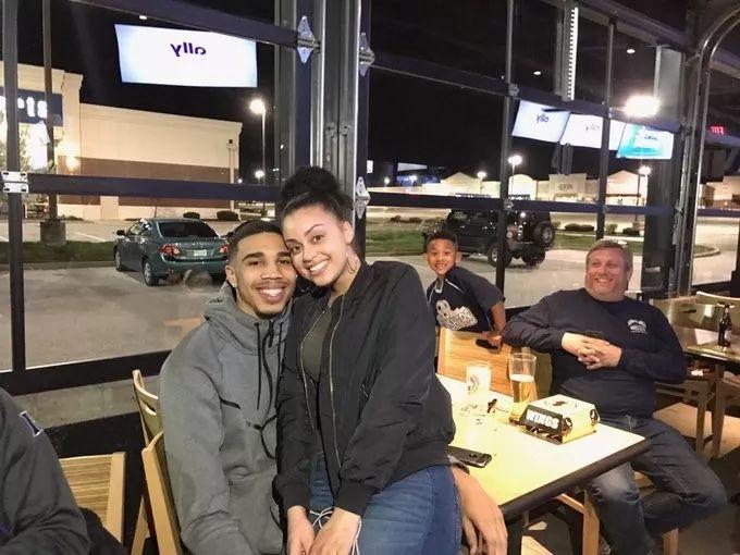 整天晒儿子却不见晒女友！你真以为塔图姆当了爸就是只小白兔？ - 知乎