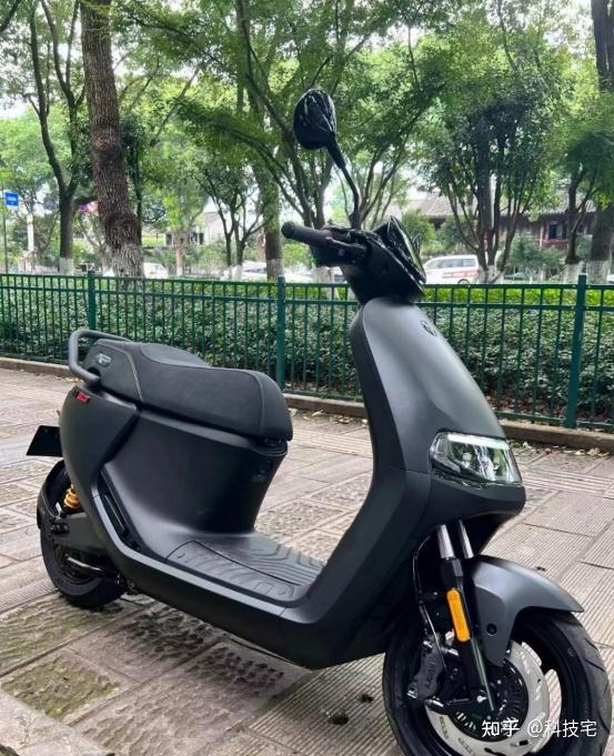 九号电动E300P：电动两轮车豪华旗舰标杆，性能之巅 - 知乎